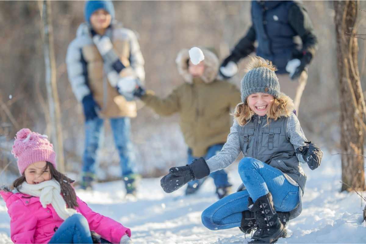 29 winter camping activities and ideas to have fun in the snow | Gone ...