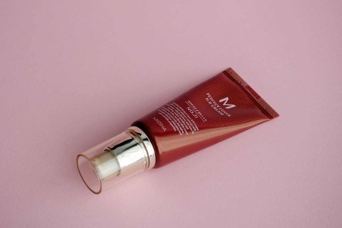 7 camping makeup tips for a practical outdoor beauty routine