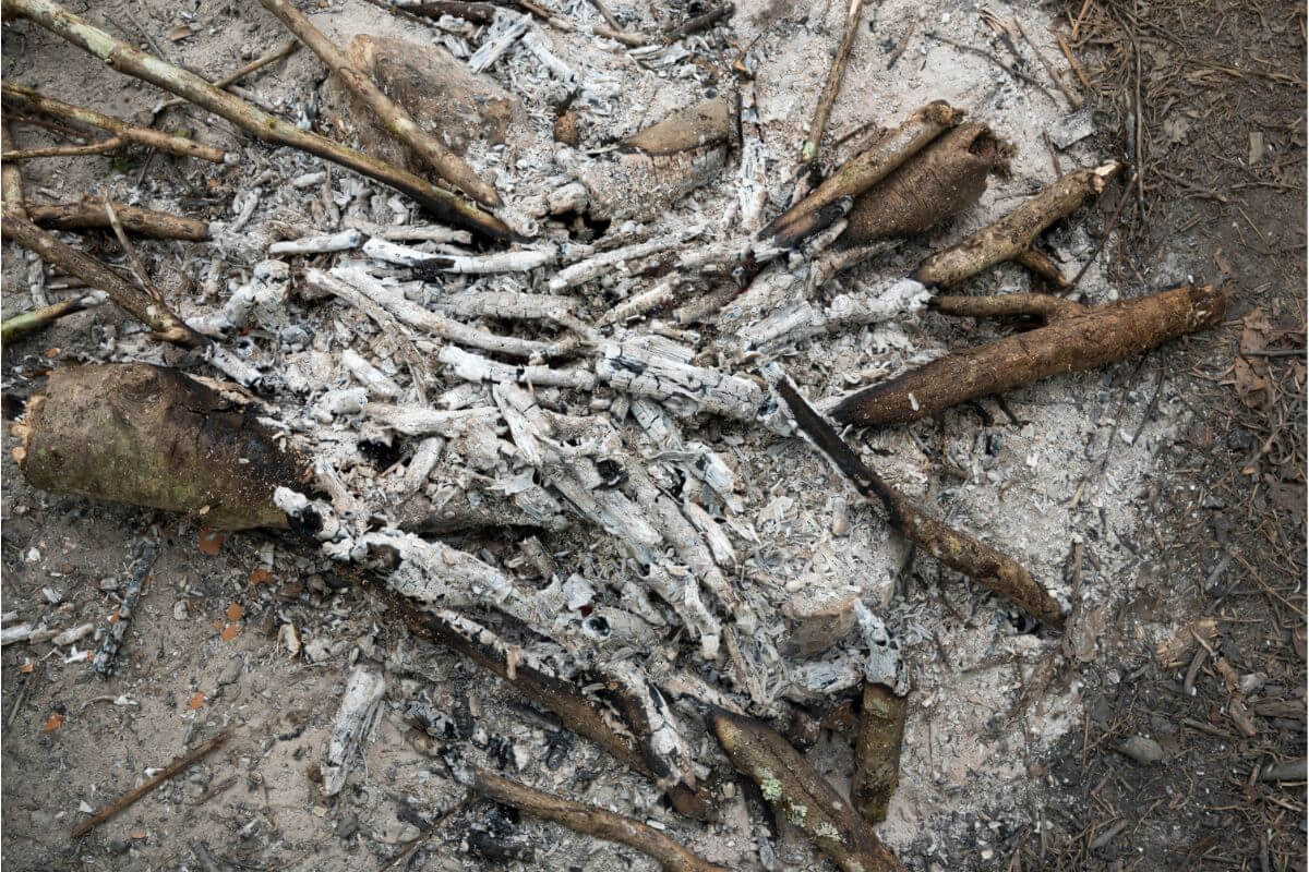 How to put out a campfire without water - Gone Camping Again